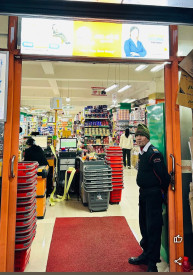 Bhat-Bhateni Supermarket and Departmental Store koteshwor בקטמנדו - למטייל